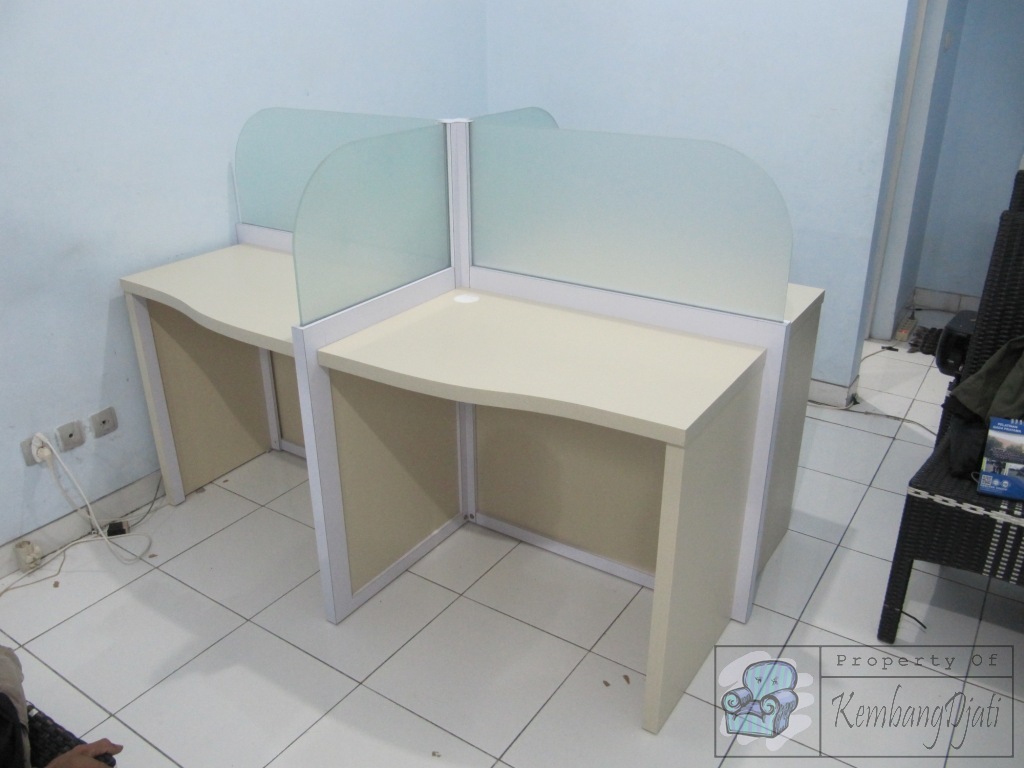 Meja Partisi Sekat Kantor Cubicle Workstation