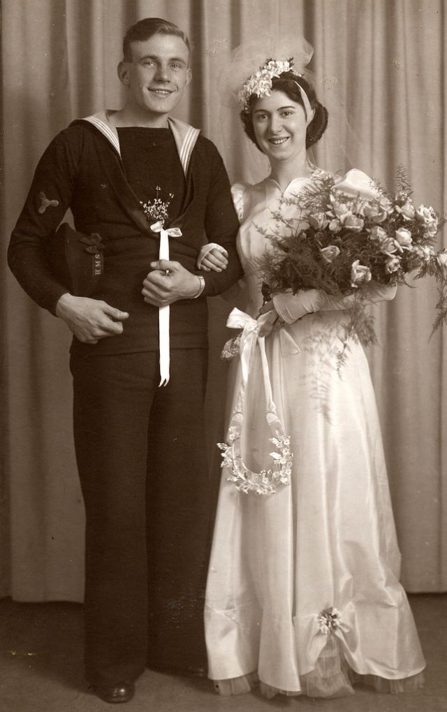 Wartime Marriage: Lovely Photos of WWII Soldiers With Their Brides ...