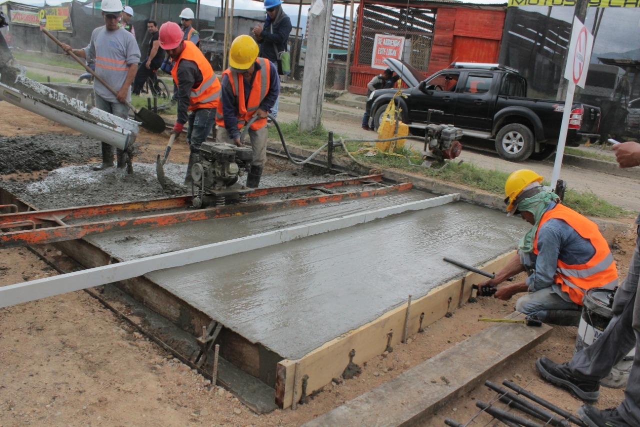 Inició proceso de fundición en concreto rígido en la avenida Agustín ...