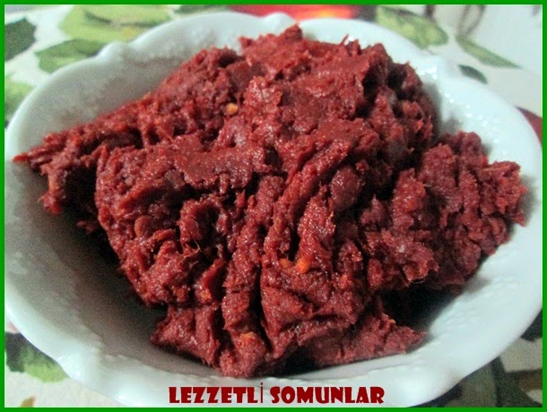 LEZZETLİ SOMUNLAR : DOMATES KALINTILARINDAN SALÇA YAPIMI