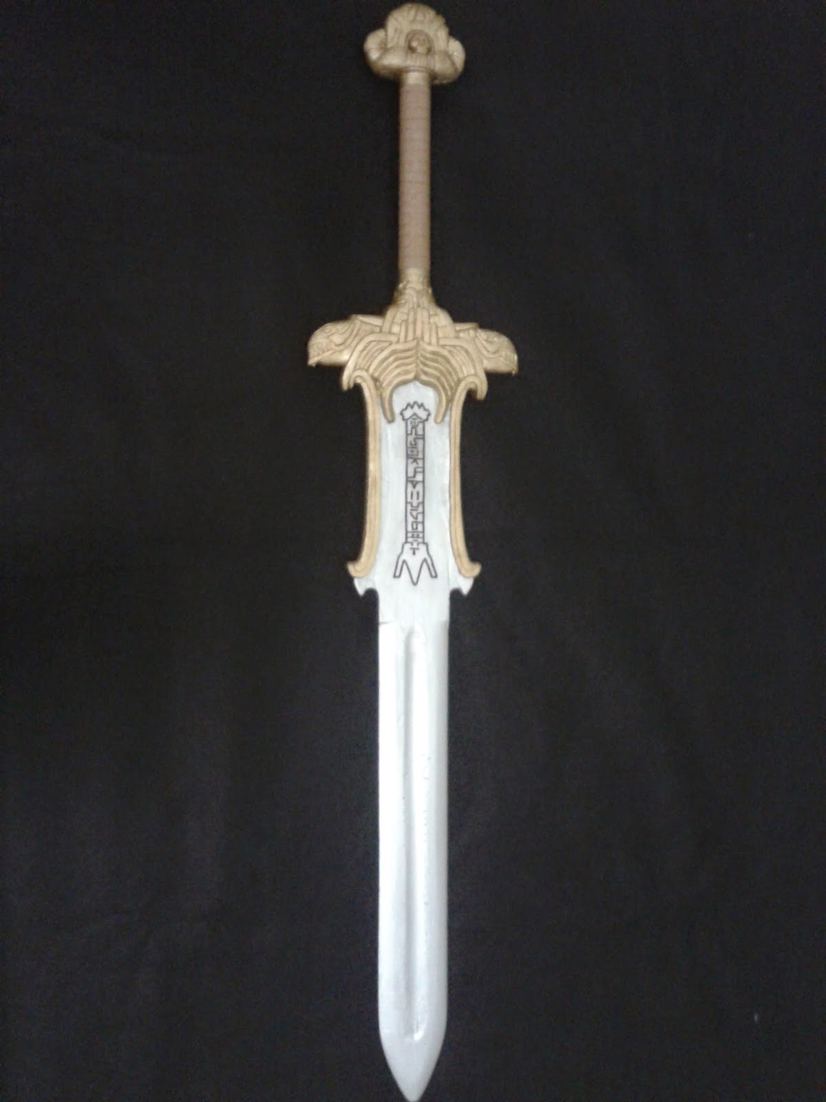 Madeira Trabalhada: Espada Atlantean - Réplica em madeira ; Atlantean ...