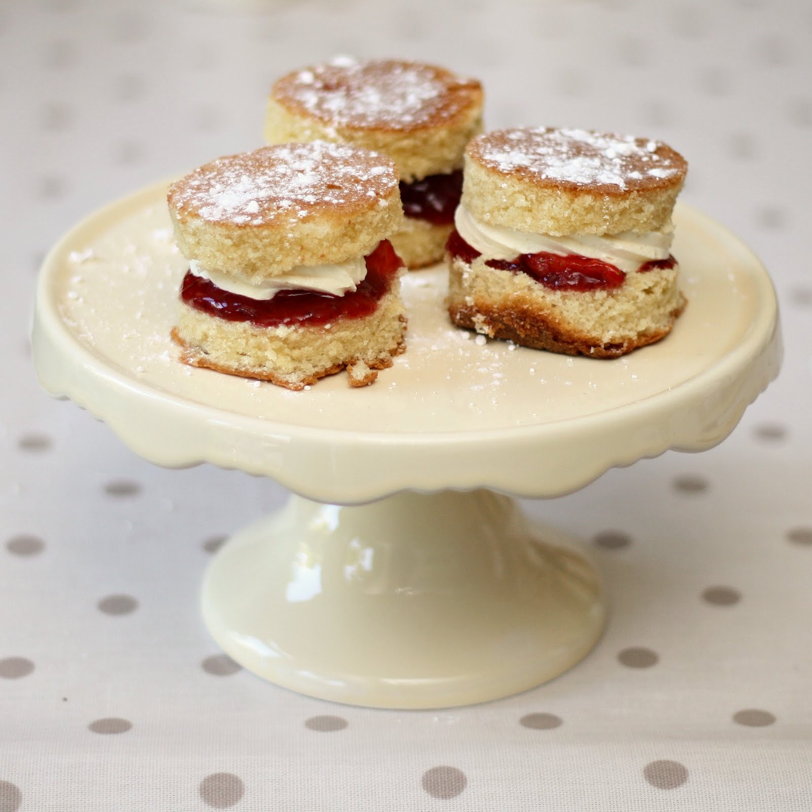 Adventures Made from Scratch: Mini Victoria Sponge Cakes