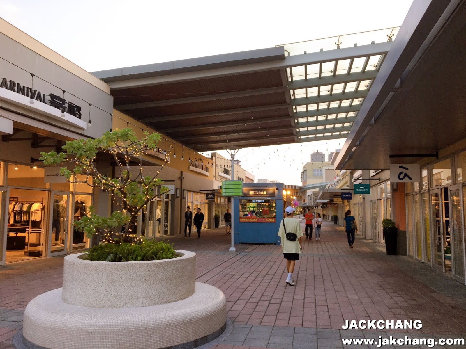 Life,Taoyuan-GLORIA OUTLETS-Taiwan's largest American outlet shopping ...