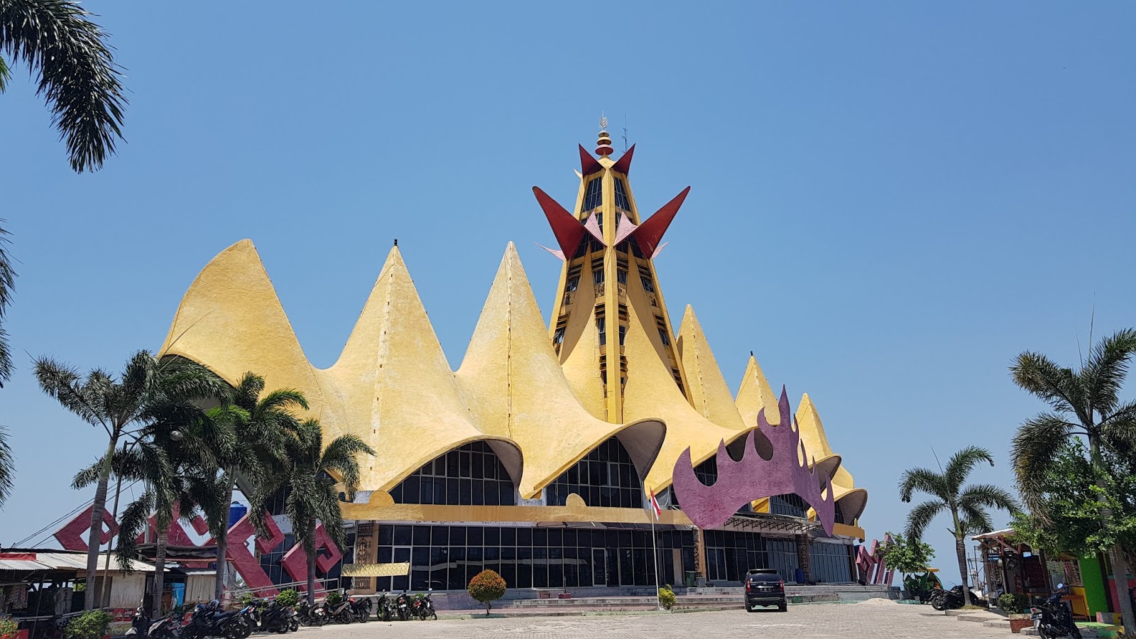 Jelajah Lampung Bagian 1: Menara Siger dan Pantai Bagus-Kalianda