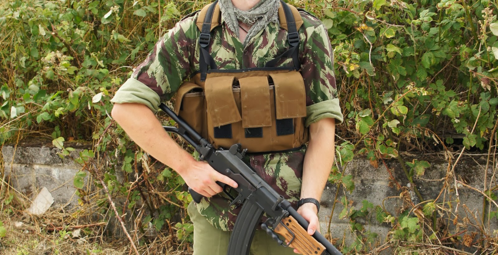 Fire Team Zulu Airsoft: Viceroy's Gear Review - SADF M83 Chest Rig