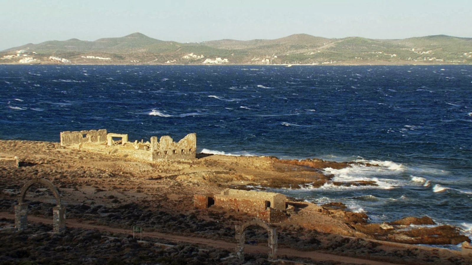 Μακρονησος: Η Αληθινη Ιστορια - Γράφει ο Τάκης Λαζαρίδης - epilekta.com