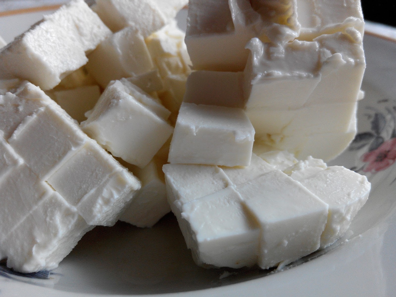 Kuchnia Koloru Blond: Jak pokroić ser feta?