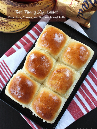 Rotì Pìsang Keju Coklat - Chocolate, Cheese, and Banana Bread Rolls ...
