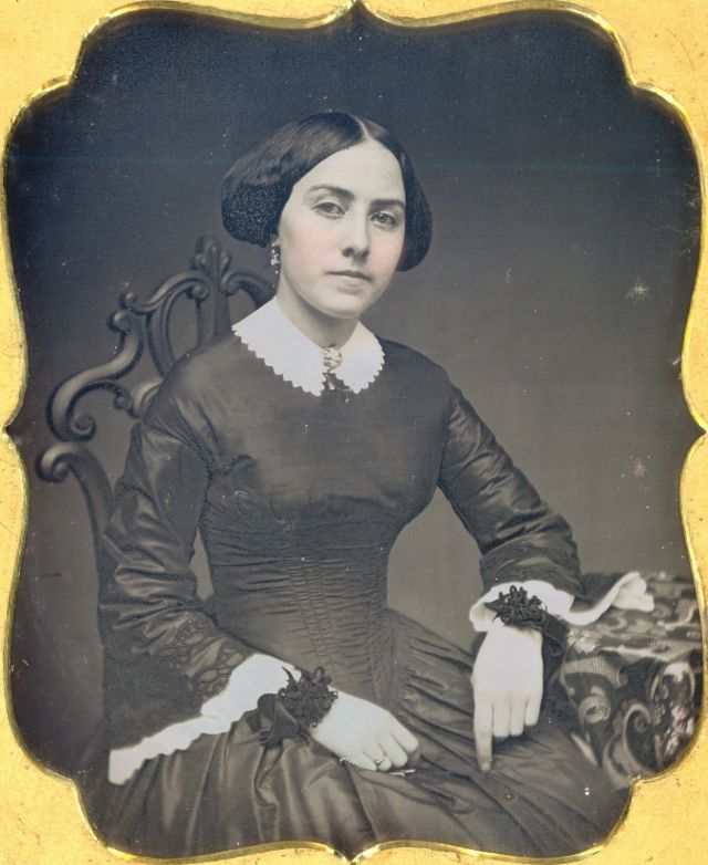 32 Daguerreotypes Show Styles of Victorian Girls in the Mid-19th ...