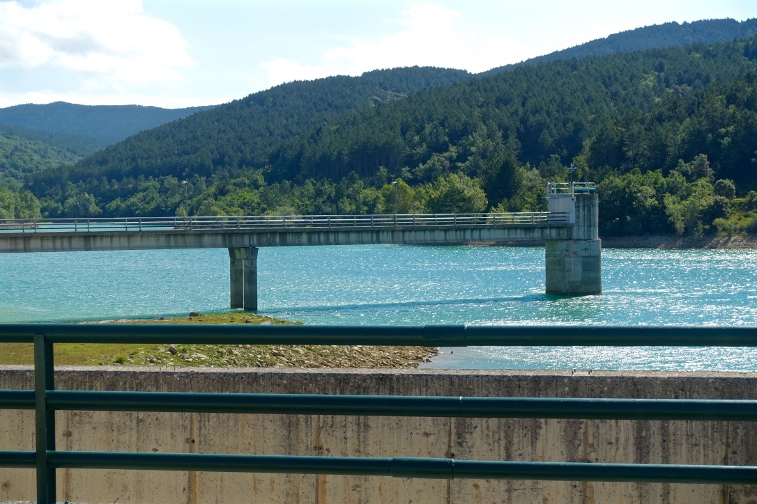 Paseos de Ikandu.: Embalse de Mairaga visitando las ermitas de Arrazubi ...