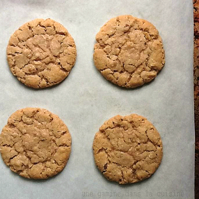 une gamine dans la cuisine: Maple-Glazed Oatmeal Cookies
