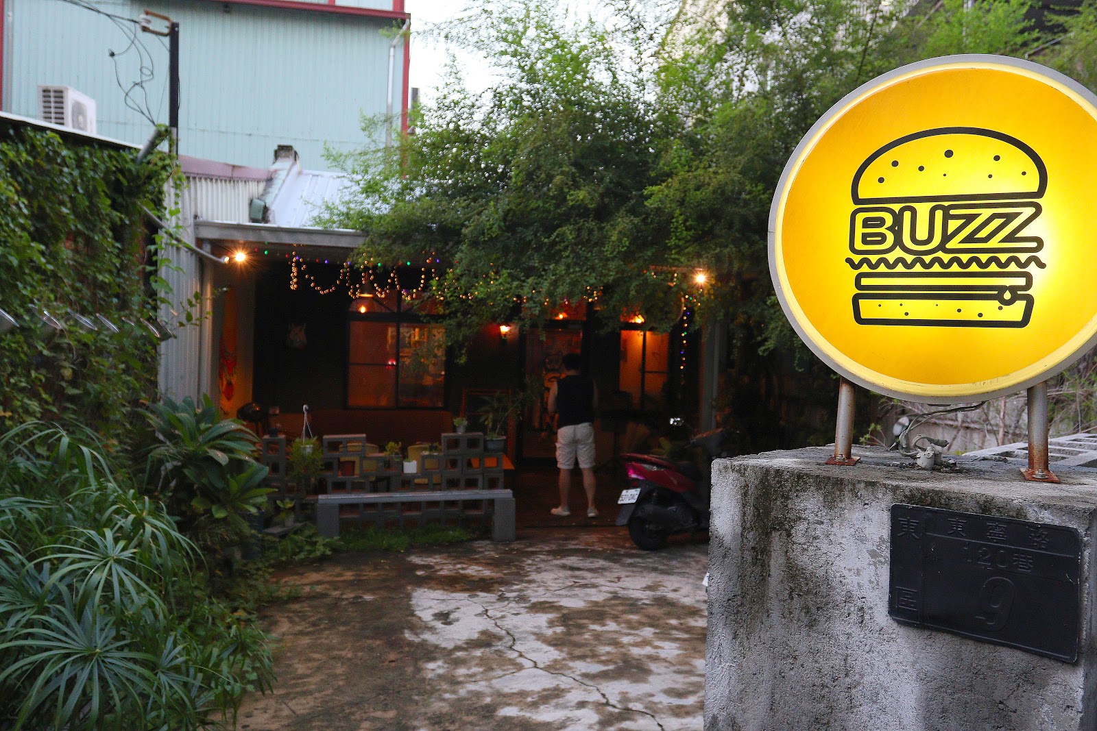 [台南][東區] Buzz Burger ~ 放鬆你的靈魂來吃個漢堡吧!