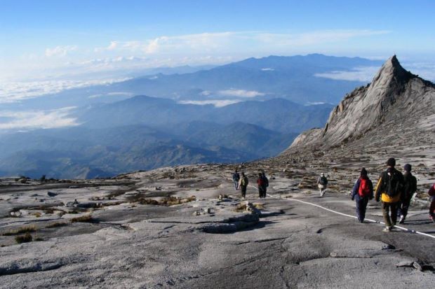 kenapa harus singgah di gunung kinabalu???