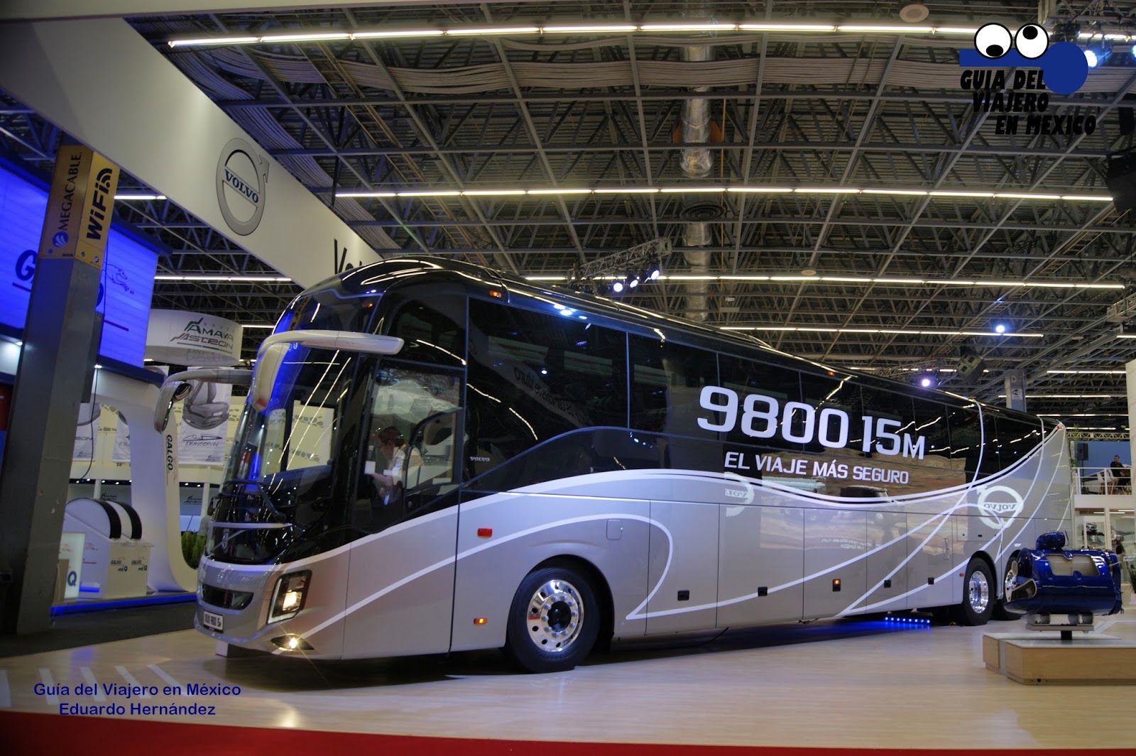 Costa de Oro con diez Volvo 9800