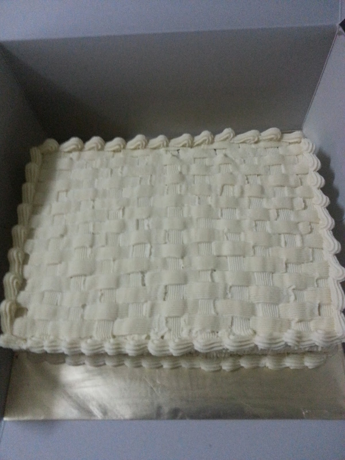 Bakerlicious Cupcakery: Rectangle red velvet cake.