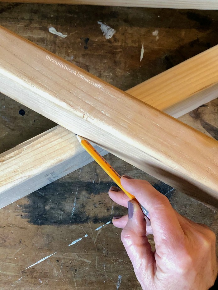 How To Build A Simple Farmhouse Coffee Table | The Stonybrook House