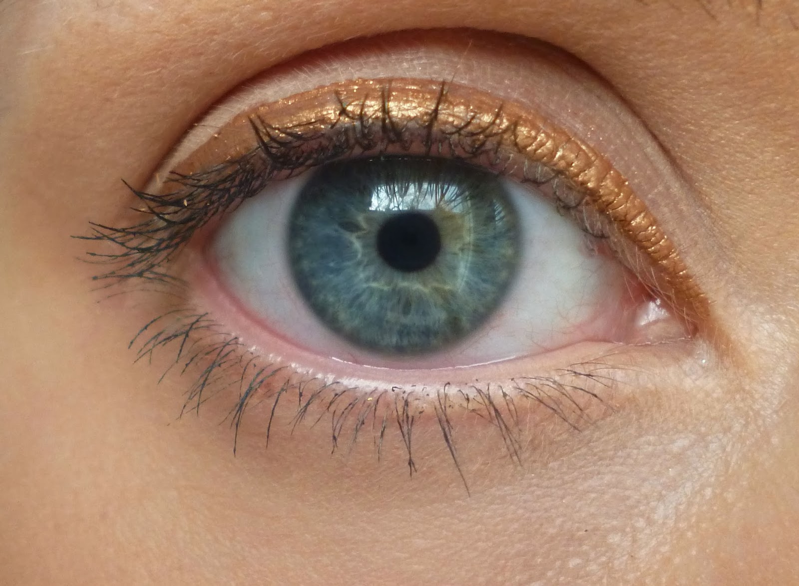 Ksu Esu: Гипоаллергенная влагостойкая подводка для глаз El Corazon Eyeliner