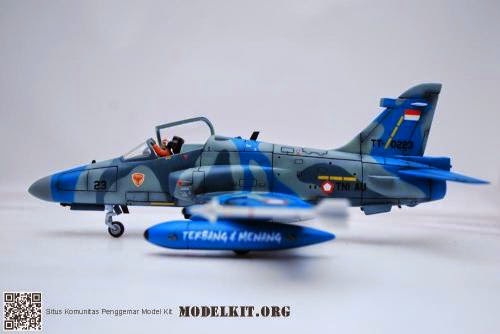 AIRPLANE SCALE MODELKIT: BAe Hawk-200