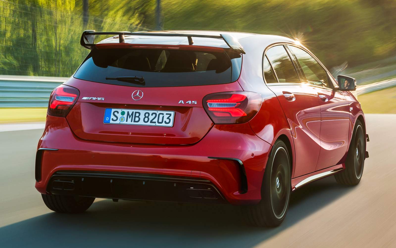 Mercedes A45 AMG 2016: vídeo e especificações técnicas