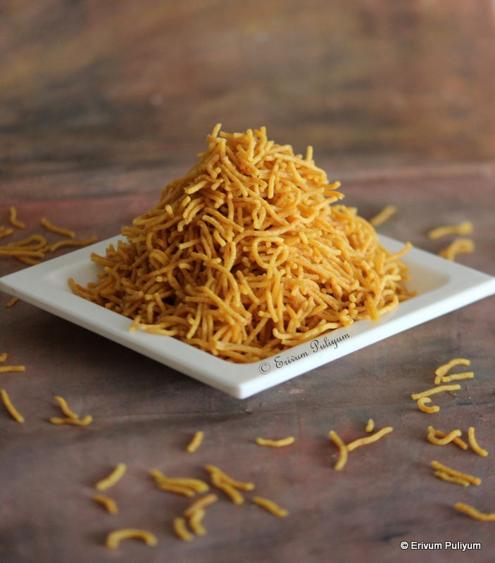 Erivum Puliyum: Aloo Bhujia | Crunchy Potato Mixture (Step by Step Pics)