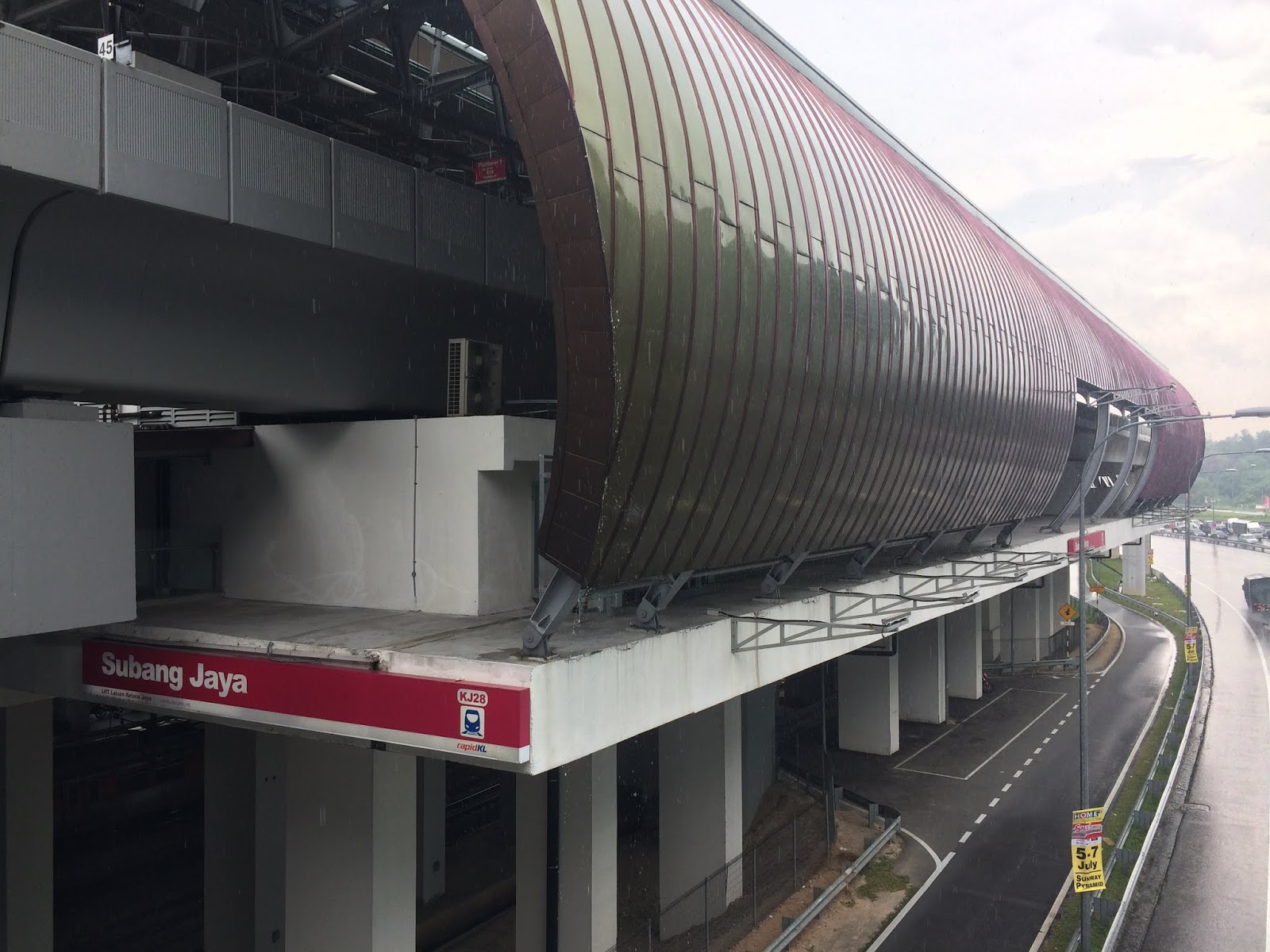 Kuala Lumpur Walk Pics : LRT Subang Jaya Station