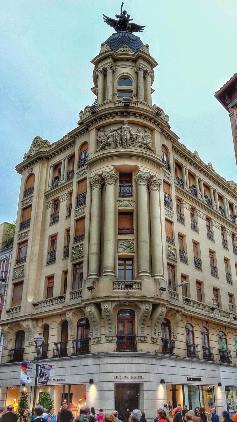 El edificio de La Unión y el Fénix