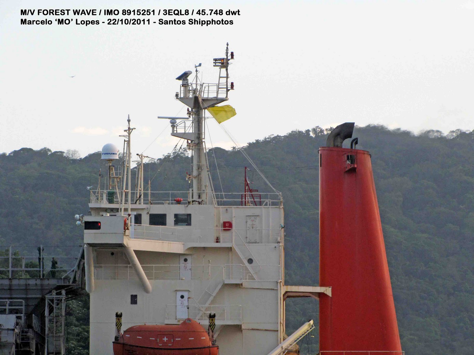 Santos Shiplovers: M/V Forest Wave / 3EQL8 - Um Wood Chip Carrier