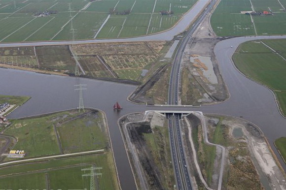 THE WORLD GEOGRAPHY: 11 Incredible Navigable Aqueducts