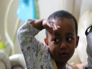 Khaliyl, el bebé rapero que arrasa en internet ~ GENTE NORMAL QUE HACE ...