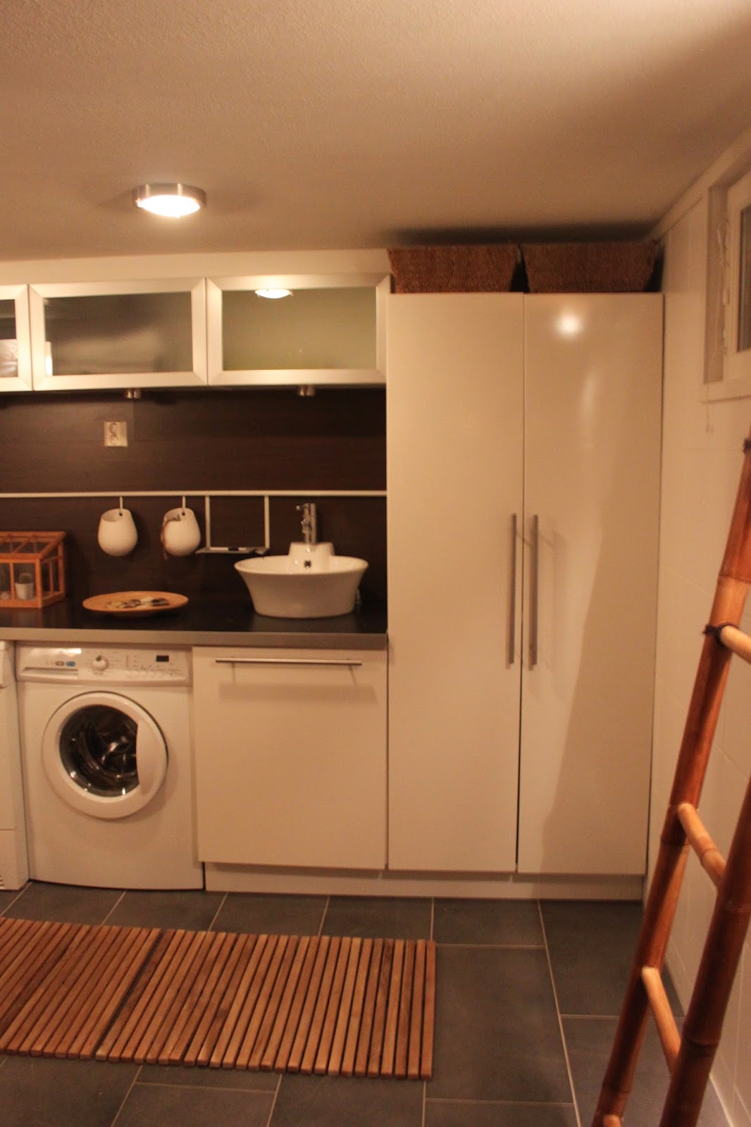 Saunan pesuhuoneen kalusteet