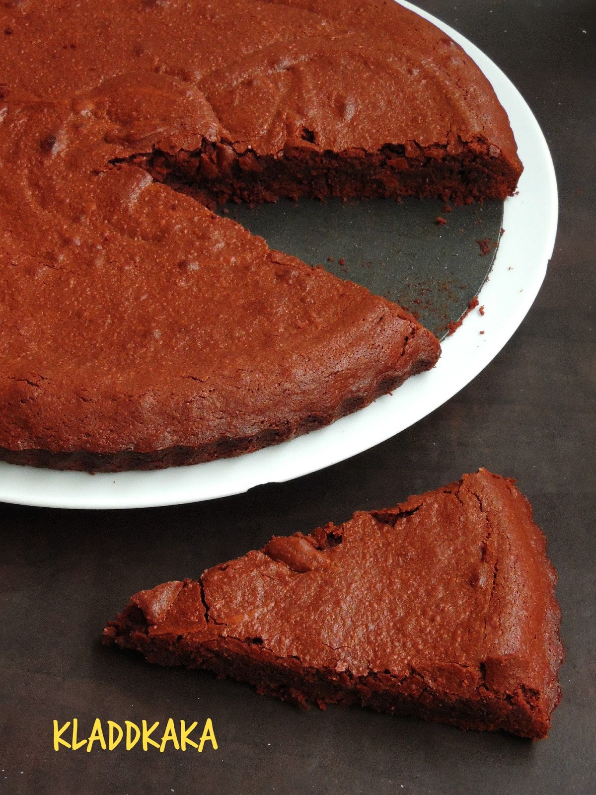 Priya's Versatile Recipes: Kladdkaka/Swedish Gooey Sticky Chocolate Cake