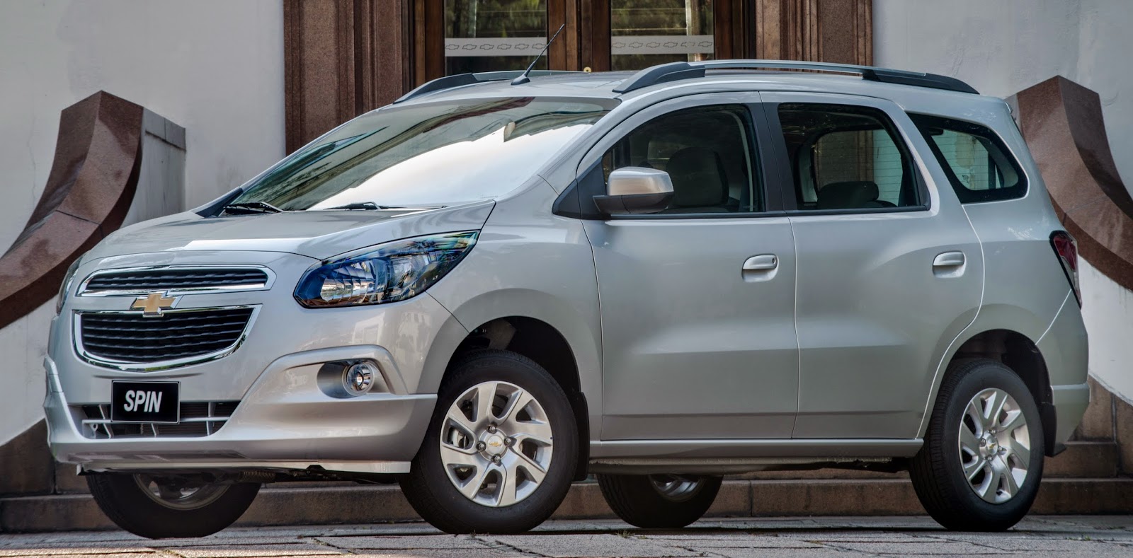 Chevrolet promove melhorias de conteúdo na Spin 2016