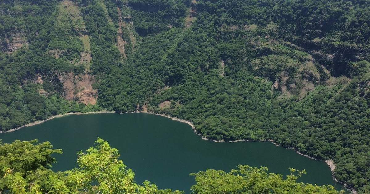No Dinosaurs! : Climbing the Cosigüina Volcano with guide Marvin Meléndez