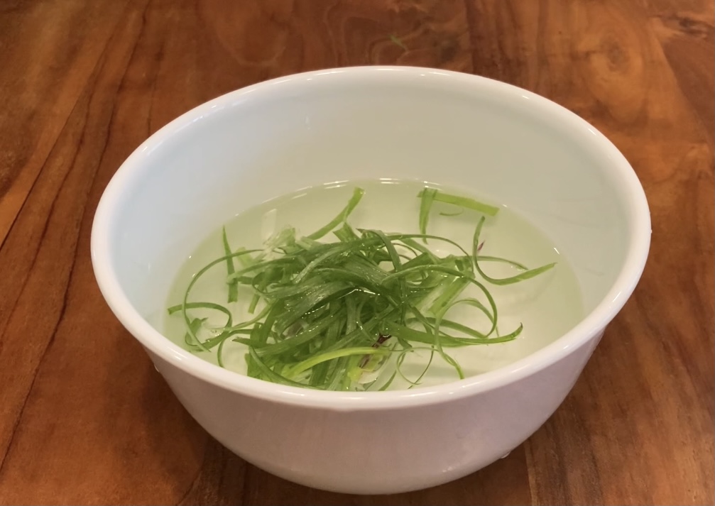 How To Curl Spring Onion | The Yummy Journey