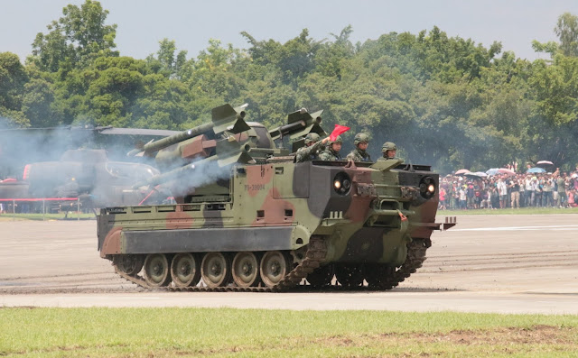 Bass-模稜兩可的模繪日誌: [代工] 么發發射了!*/-M730A1 Chaparral 榭樹飛彈發射車 ROCMC */- AFV ...