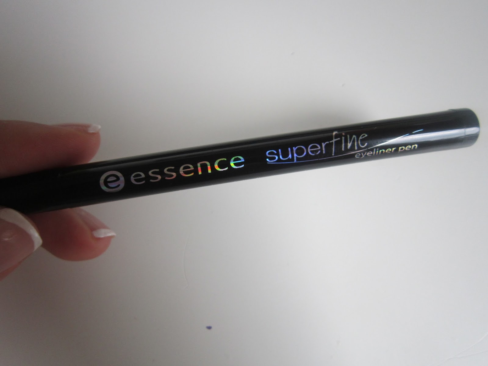 BlairBeautyBlogger: Review: Essence Superfine Eyeliner Pen