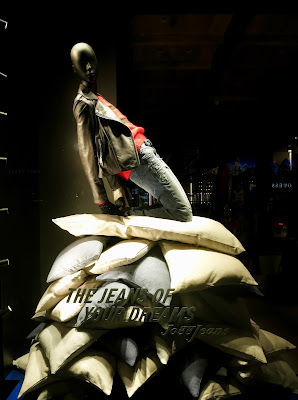 RetailStoreWindows.com: Diesel, London