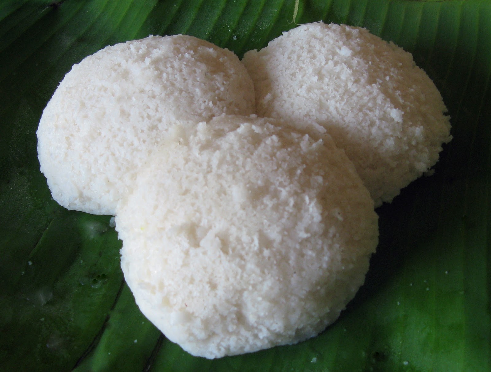 Kushboo Idly Mallige Poo Soft Idli Recipe - Soft Spongy Idli South ...