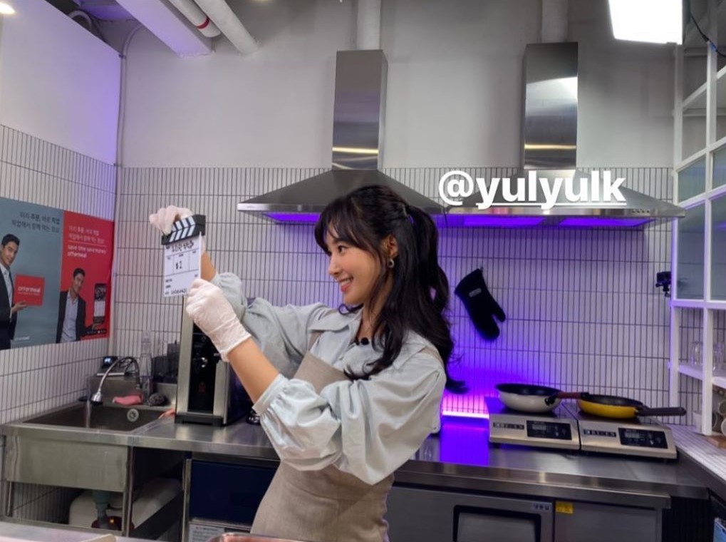 SNSD Yuri is cooking up something for her fans! - Wonderful Generation