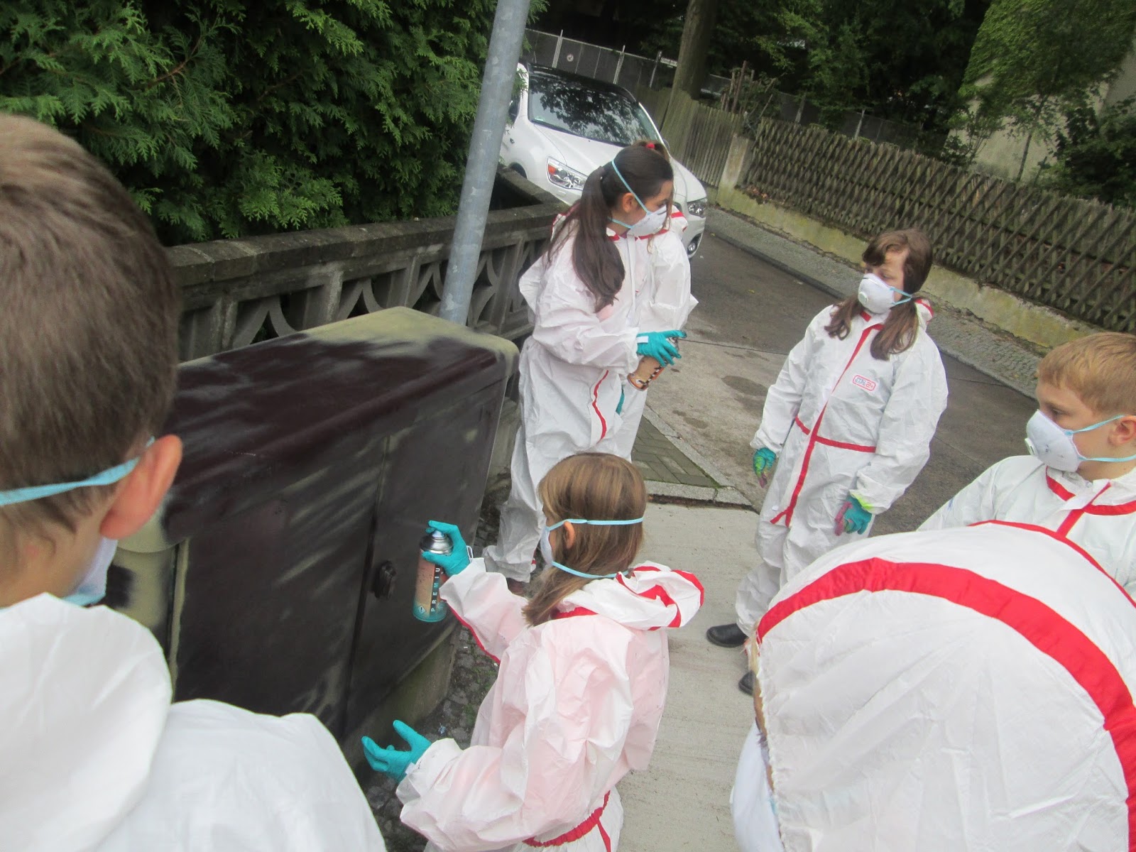 Stromkasten-Styling: Letzter Sprühtag in der Peter-Witte-Grundschule