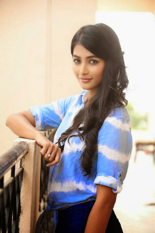 DESI ACTRESS PICTURES: Pooja Hegde Latest Photo Gallery ★ Desipixer