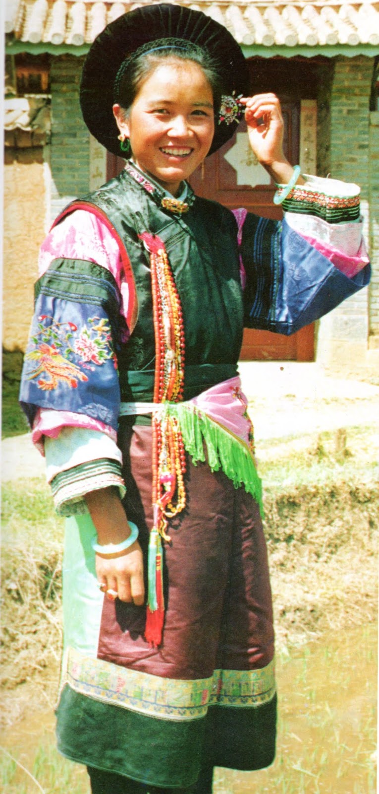 FolkCostume&Embroidery: Overview of the costumes of the lesser known ...