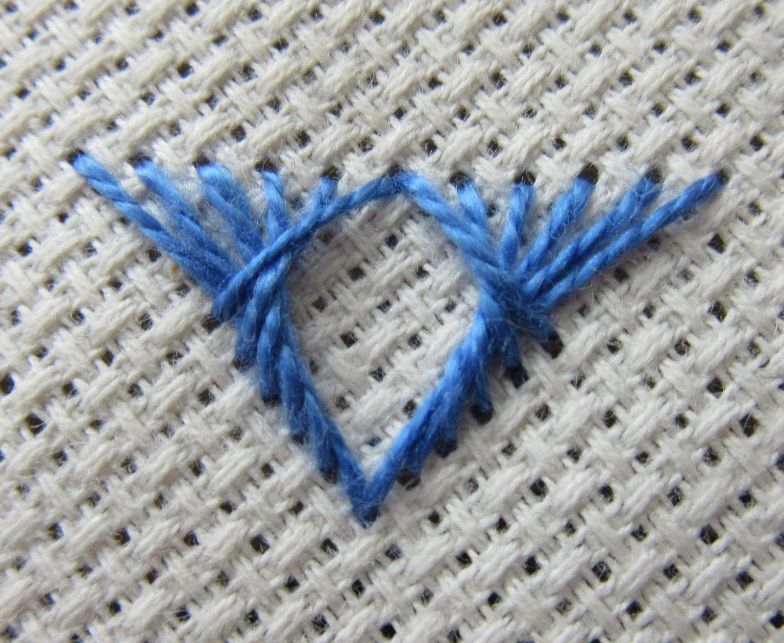 Queenie's Needlework: Sunday Stitch School - Lesson 127: Amadeus Stitch