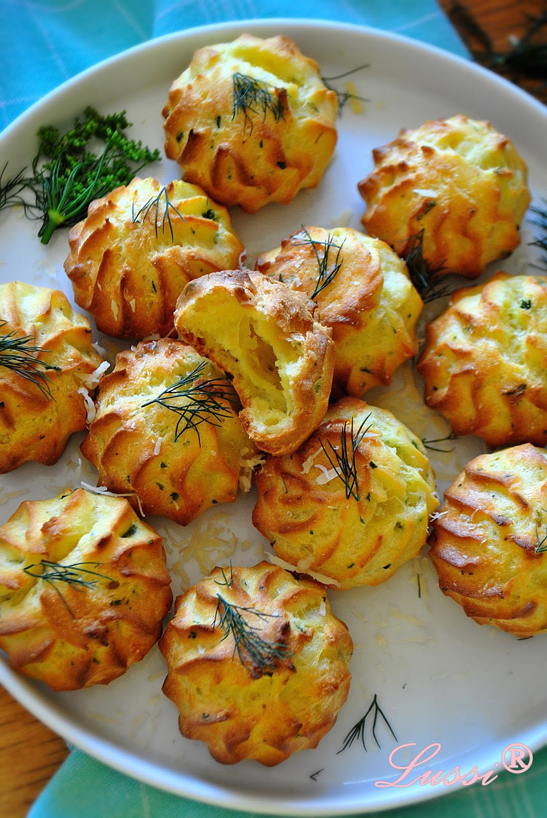 Lussi`s World of Artcraft: Солени еклерчета - идеалното предястие ...