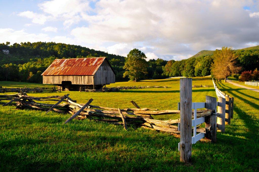 Winfield+Farm.jpg (1024×680) | Old barns, Farms living, Highlands nc