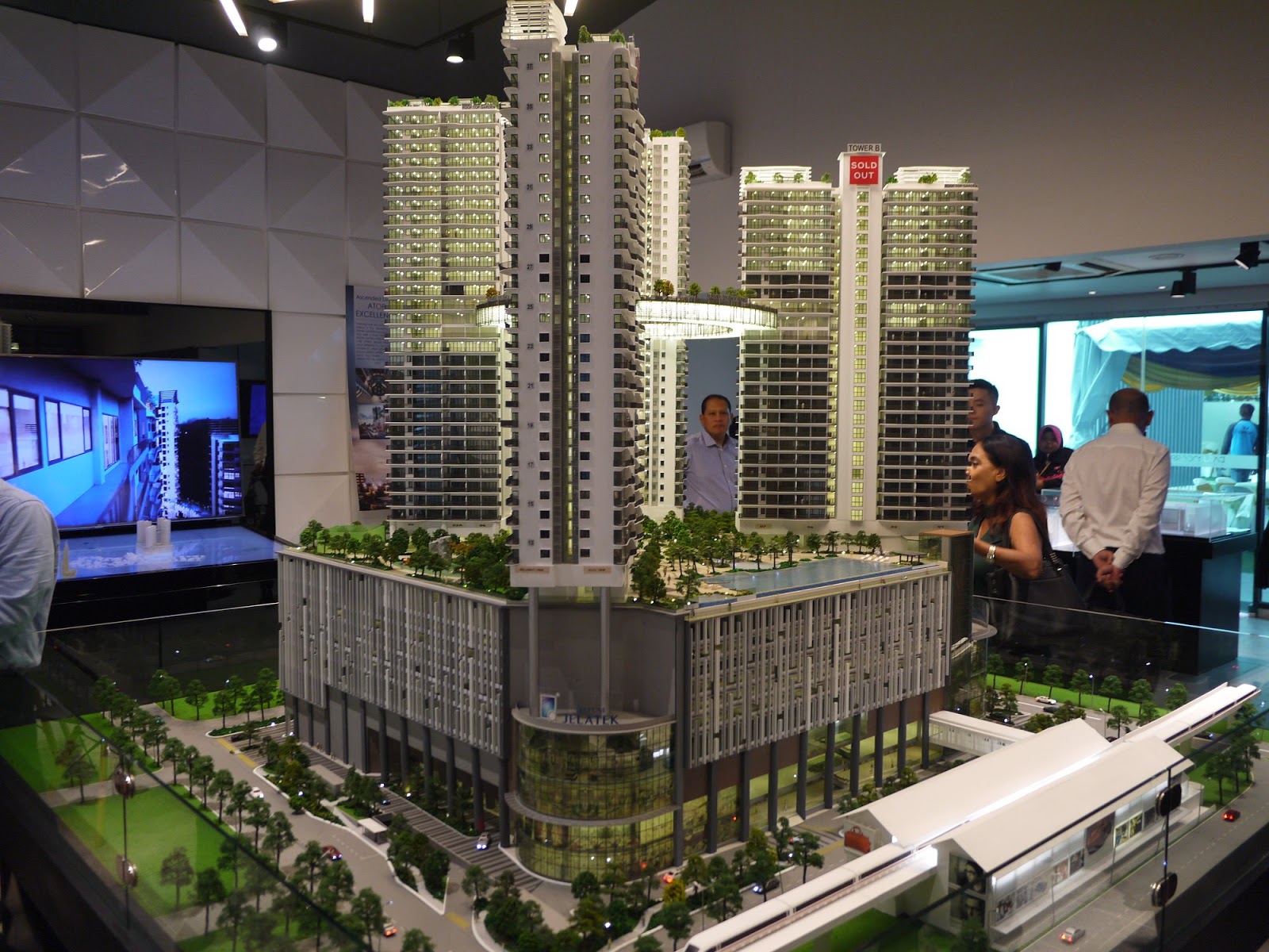 The Beauty Junkie - ranechin.com: Datum Jelatek Builds its Community