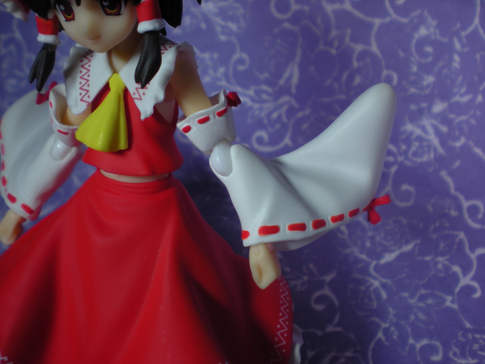 Review: [Max Factory] Figma #55 Reimu Hakurei | Night's Corner