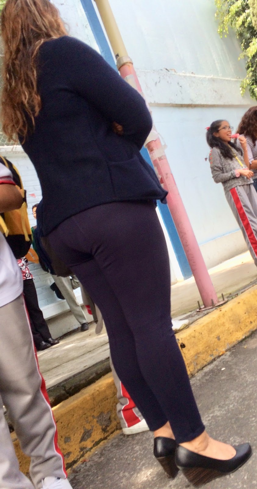 Señoras maduras nalgona en mallones en la calle | Mujeres bellas en la ...