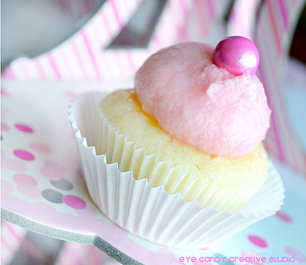 Eye Candy Creative Studio: RECIPE :: Think Pink CUPCAKES