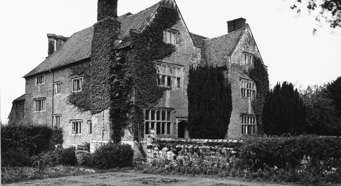 * A Young Vintage Wholigan *: Roger Daltrey at Holmshurst Manor
